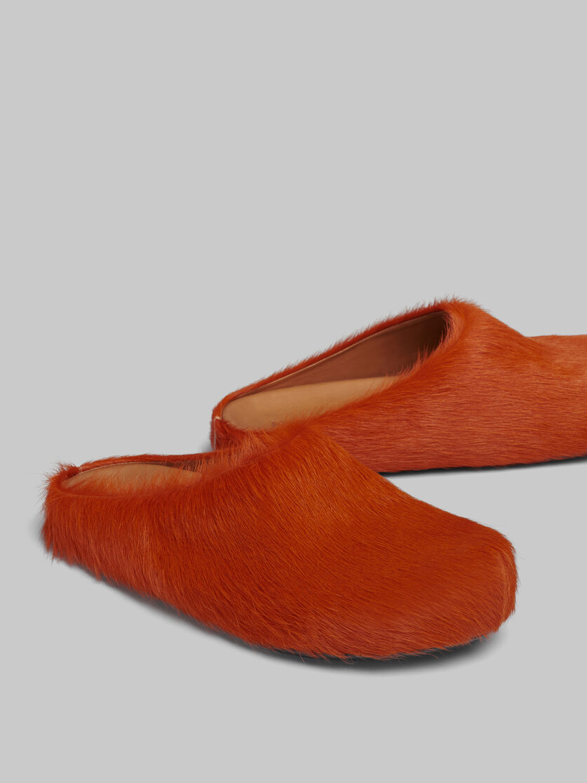Sabots Fussbett orange en cuir de veau à poils longs | Marni