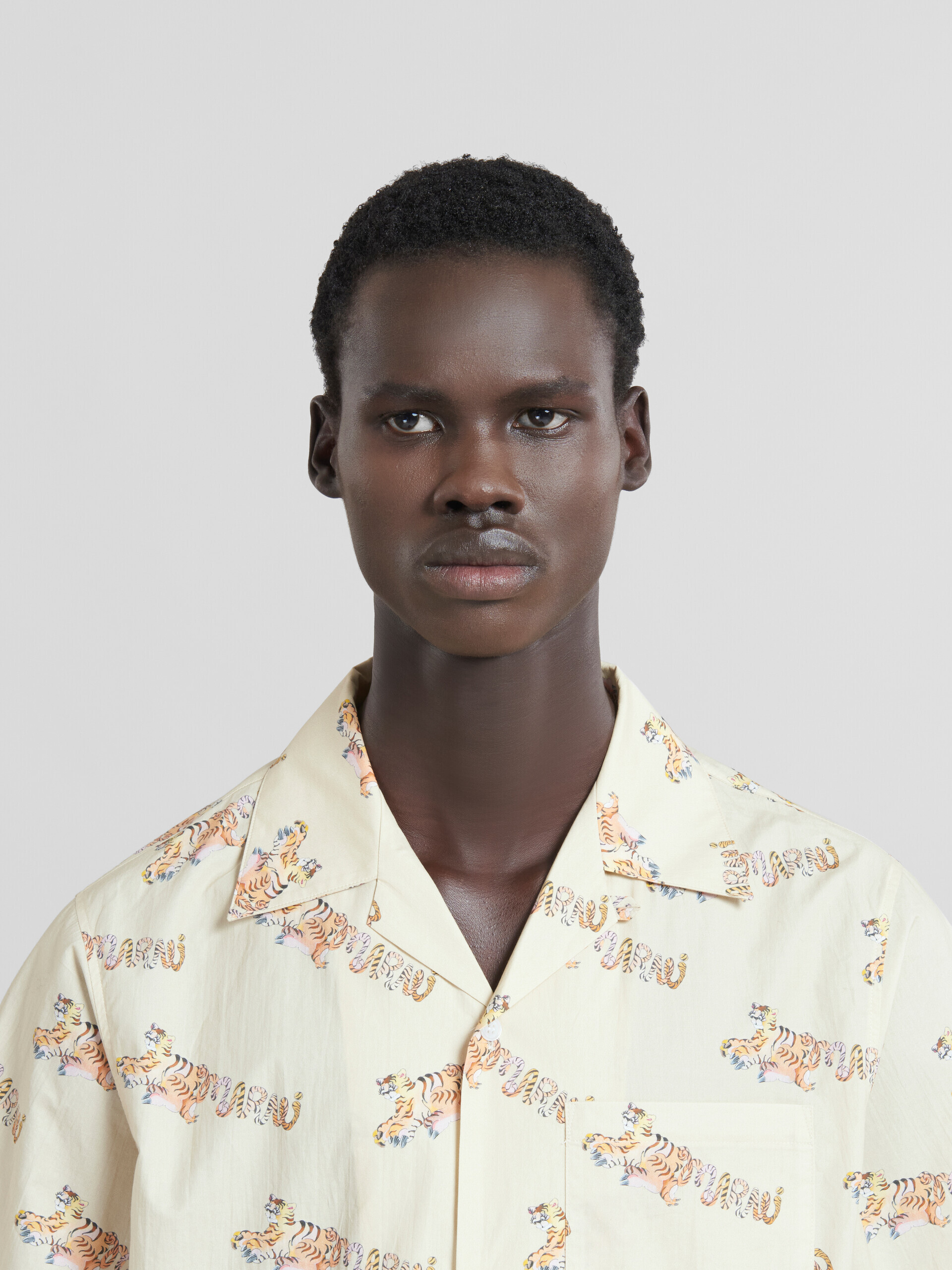 Chemise col bowling en coton organique beige avec motif | Marni